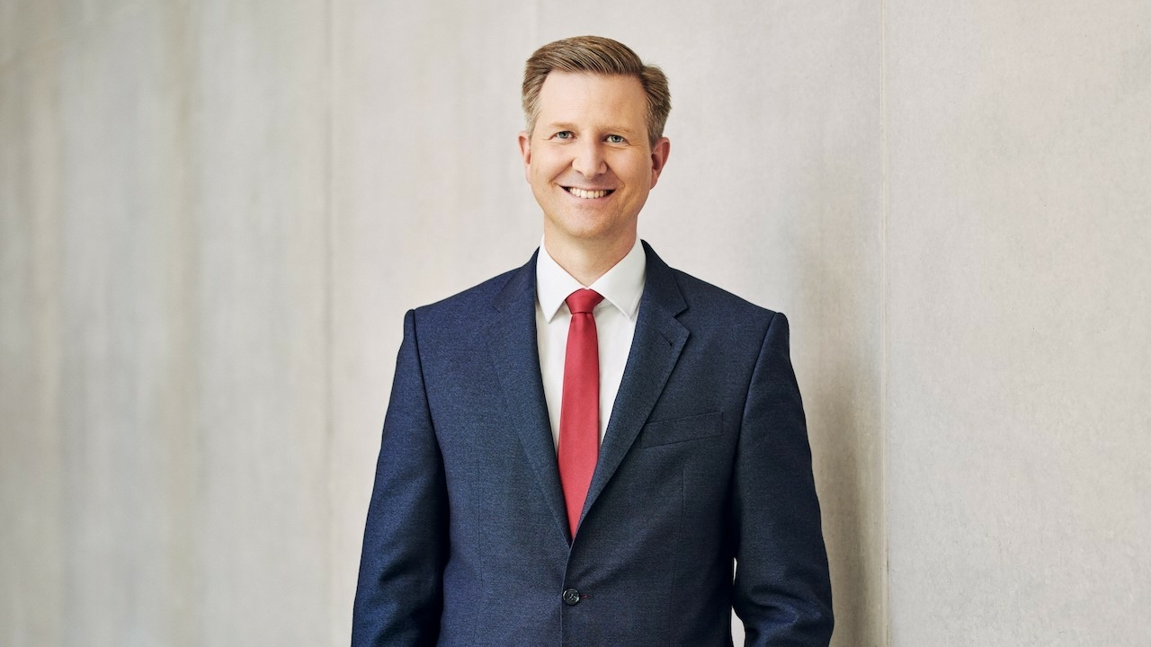 Ergo Vorstände Theo Kokkalas und Oliver Willmes mit neuen ...