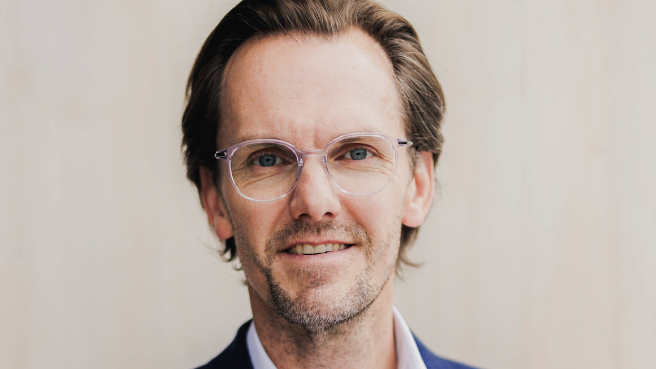 Ergo Vorstände Theo Kokkalas und Oliver Willmes mit neuen ...