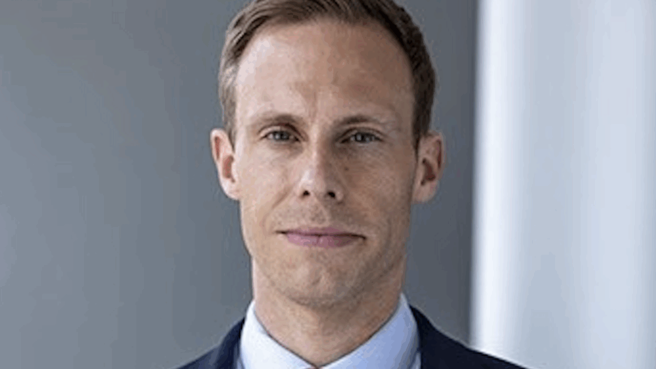 Ergo Vorstände Theo Kokkalas und Oliver Willmes mit neuen ...