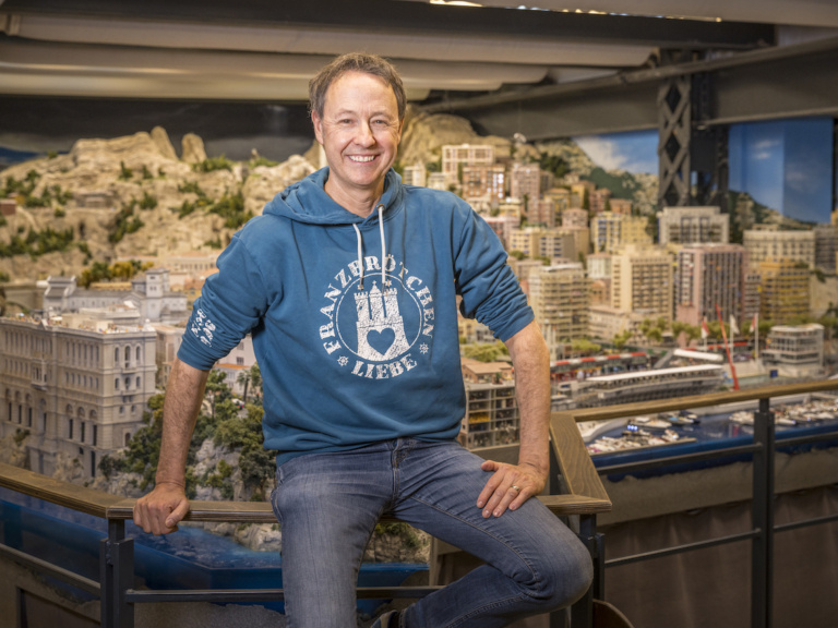 Wie versichert man die größte Modelleisenbahn der Welt, Herr Braun? | Cash.