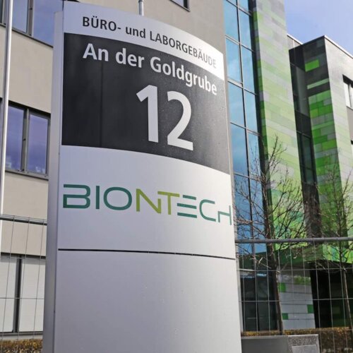 Biontech im Wandel: Gründerabgang, Stellenabbau und Milliarden für ...